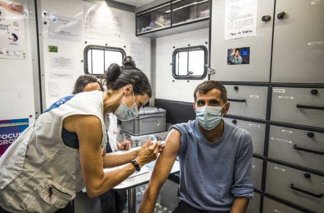 MOBIVAX : “Vaccinatie voor mensen zonder toegang tot vaccinatie stopt ...